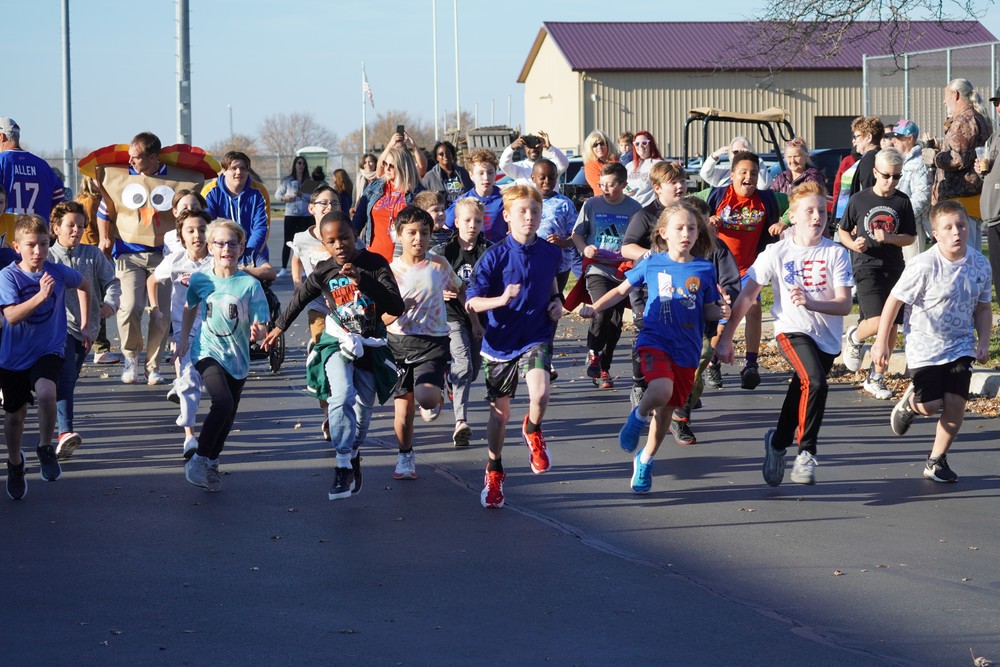 Great weather greets 5th-grade Turkey Trot | Tonawanda Middle/High School